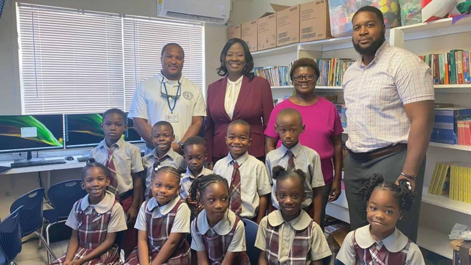 Bimini Pilots Present 10 Desktop Computers to Bimini Primary - Our News